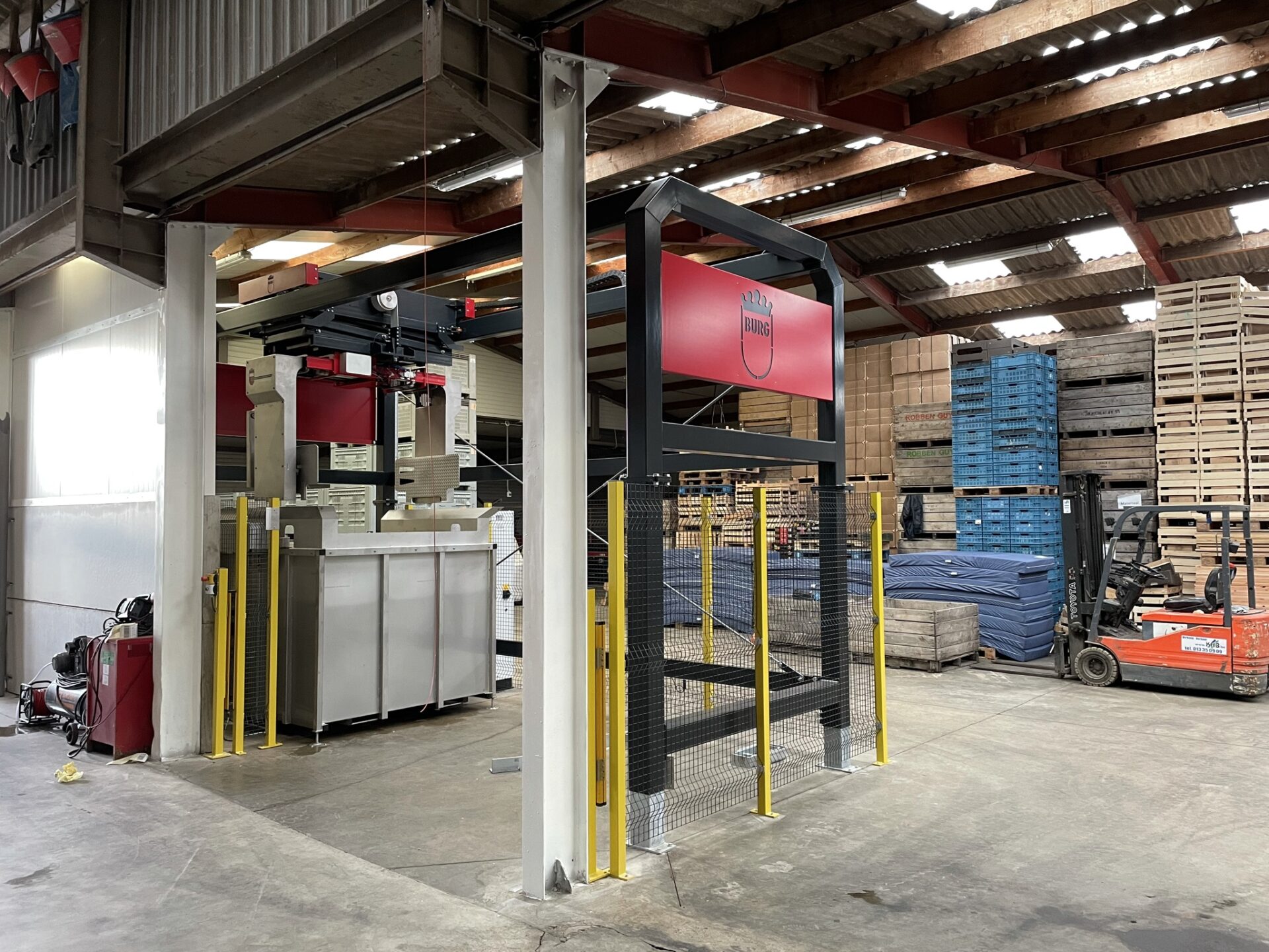 ROBOT BIN UNLOADING WET - Burg Machinery