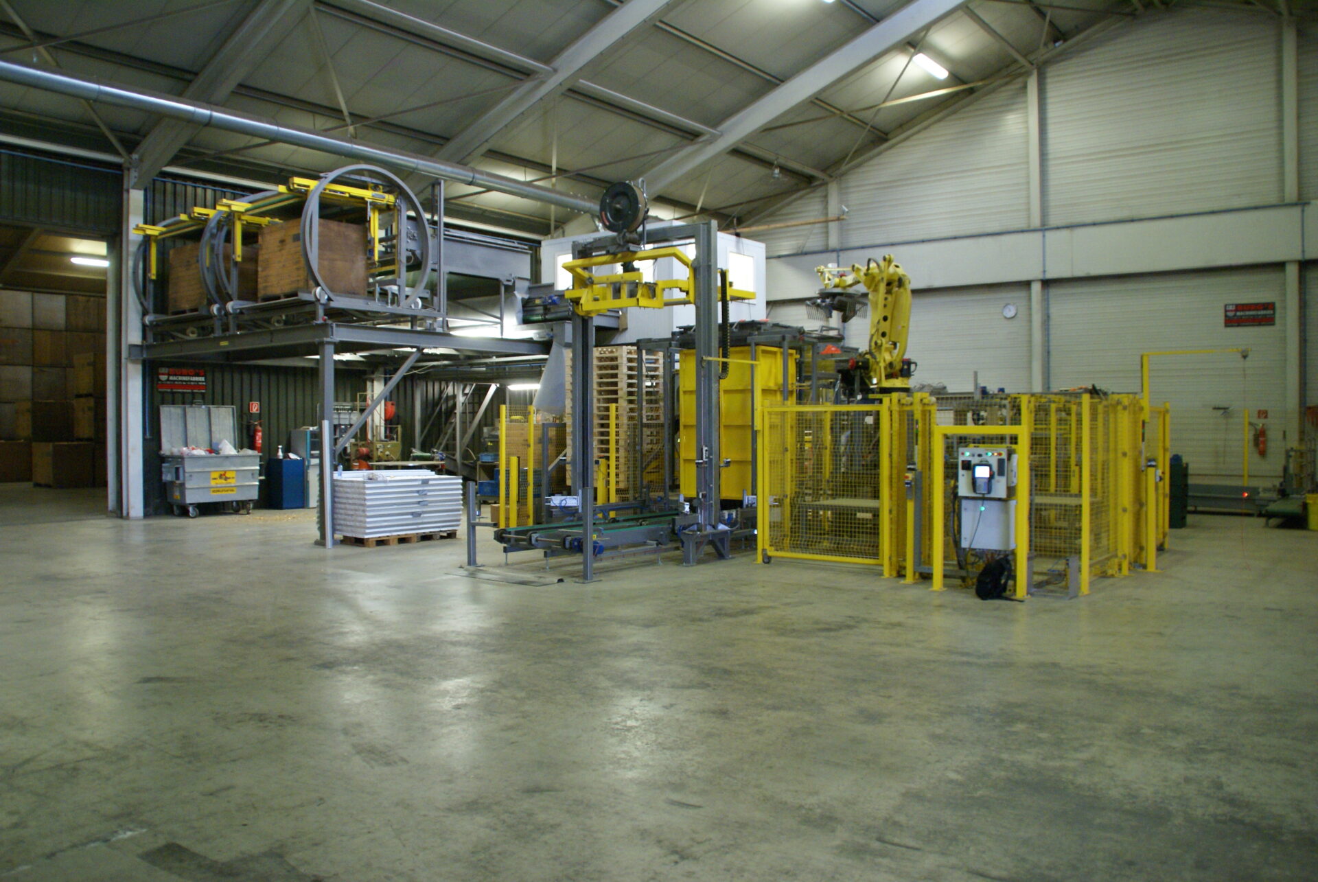 BIN UNLOADING + PRODUCT TRANSPORT + ROBOT PALLETISING - Burg Machinery