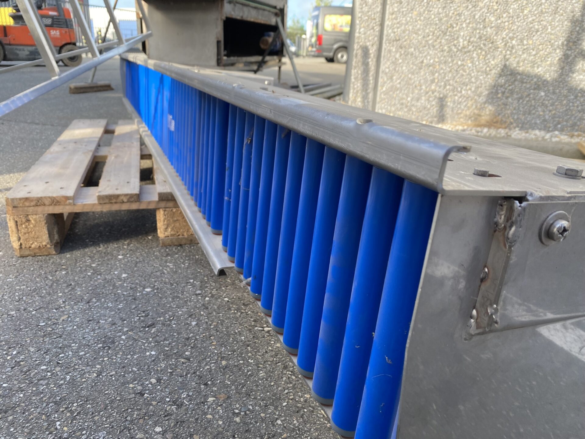 DRIVEN BUFFER ROLLER CONVEYOR - Burg Machinery